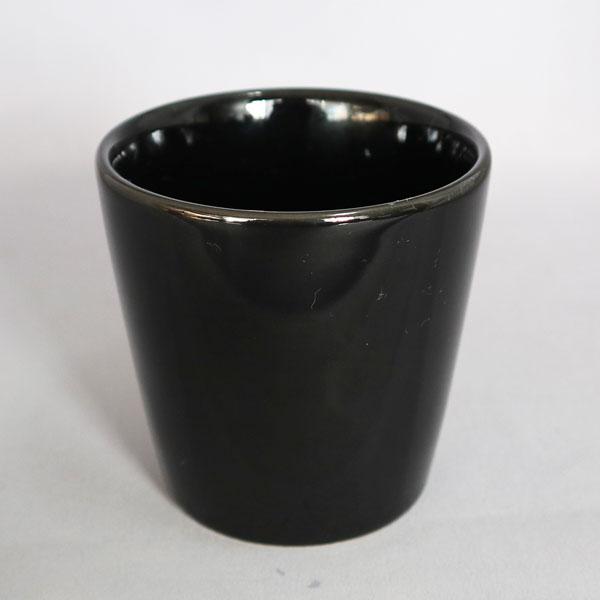 カップ　色　：黒（つや）サイズ：直径7.8cm×高さ7.8cm重　量：150ｇ容　量：満水時210cc素　材：陶磁器生産国：日本　美濃焼仕　様：電子レンジ可・食器洗浄機可この商品は、アウトレット商品です。ご検討の際は、当店のアウトレット商品...