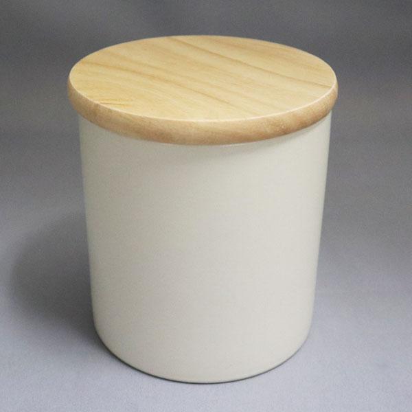 キャニスターサイズ：本体口径9cm×高さ9.4cm　　　　フタ直径9.4cm×高さ2.0cm　　　　フタ装着時の高さ10.2cm重　量：340g素　材：陶磁器生産国：日本　美濃焼仕　様：本体のみ電子レンジ可・食器洗浄機可この商品は、アウトレ...