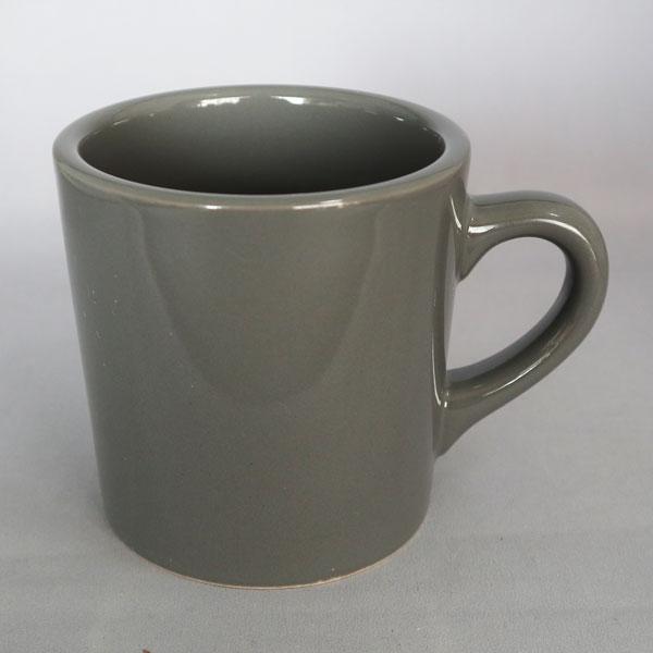 マグカップ　色　：グレーサイズ：口径8.9cm×高さ9.1cm、持ち手込み幅12.4cm重　量：330ｇ容　量：満水時360cc（サイズ・重量・容量表示で多少の誤差はご了承下さい）素　材：陶磁器生産国：日本　美濃焼仕　様：電子レンジ可・食器...