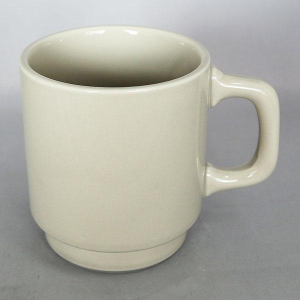 マグカップ　色　：グレーサイズ：口径8.1cm×高さ9.2cm、持ち手込み幅11.6cm重　量：290g容　量：満水時330cc（サイズ・重量・容量表示で多少の誤差はご了承下さい）素　材：陶磁器生産国：日本　美濃焼仕　様：電子レンジ可・食器...