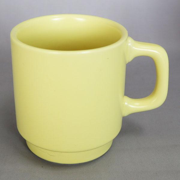 マグカップ　色　：黄色サイズ：口径8.1cm×高さ9.2cm、持ち手込み幅11.6cm重　量：290g容　量：満水時330cc（サイズ・重量・容量表示で多少の誤差はご了承下さい）素　材：陶磁器生産国：日本　美濃焼仕　様：電子レンジ可・食器洗...