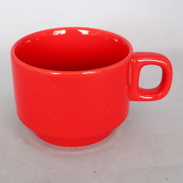 スタックマグ　色　：赤サイズ：口径8.3cm×高さ6.3cm、持ち手込み幅11.5cm重　量：200ｇ容　量：満水時270cc（サイズ・重量・容量表示で多少の誤差はご了承下さい）素　材：陶磁器生産国：日本　美濃焼仕　様：電子レンジ可・食器洗...