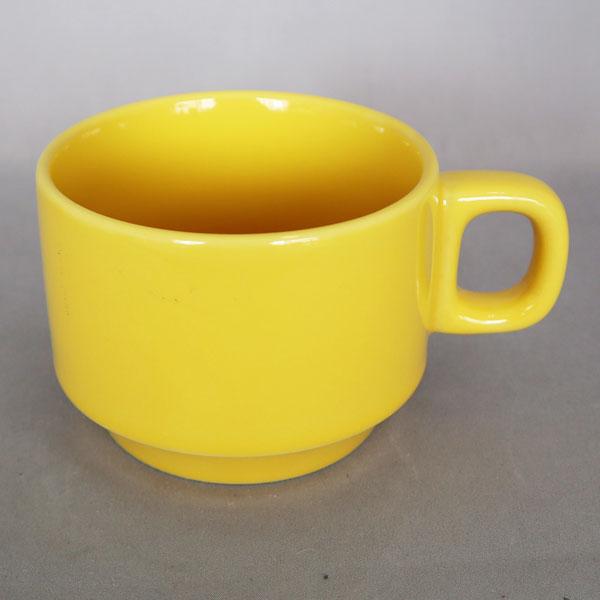 スタックマグ　色　：黄色サイズ：口径8.3cm×高さ6.3cm、持ち手込み幅11.5cm重　量：200ｇ容　量：満水時270cc（サイズ・重量・容量表示で多少の誤差はご了承下さい）素　材：陶磁器生産国：日本　美濃焼仕　様：電子レンジ可・食器...