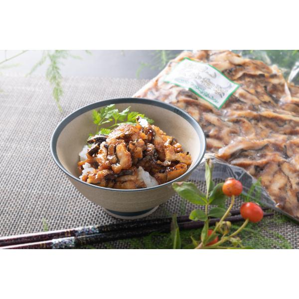 【発売日：2026年01月27日】深蒸し製法と特殊下処理により小骨感と臭みを抑制。江戸時代より続く老舗醤油屋さんと洞穴子専用に開発をした特製タレを使用し、香ばしく焼き上げました。国内産の厚みのある穴子を贅沢に使用！食べやすいく刻んであります...