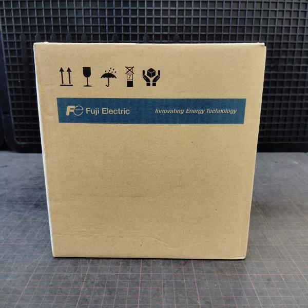 本商品は新古品としての二次流通商品であることにご注意ください。Yahooでご購入の場合はご注文手続きを完了するまで在庫は確保されませんのでご注意ください（落札だけでは在庫は確保されません）。複数在庫がある場合はシリアルナンバーなどが写真のも...