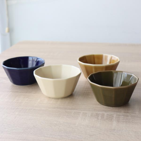 多角形のシャープな小鉢です。ヨーグルトやちょっとした副菜の盛り付けにオススメです。color:ネイビー/ダークグリーン/コハク/ベージュφ96×H50(約mm）
