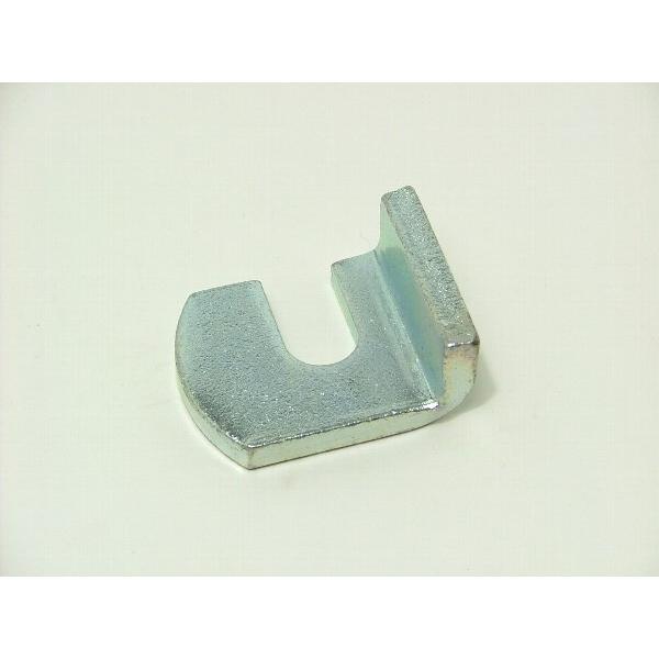 材質//スチール寸法//厚み：9mm×幅：50mm、重量：0.22kg寸法図//画像よりご確認下さい表面処理//三価メッキ仕様//16mmハンドル用、右用※首のみのタイプです。