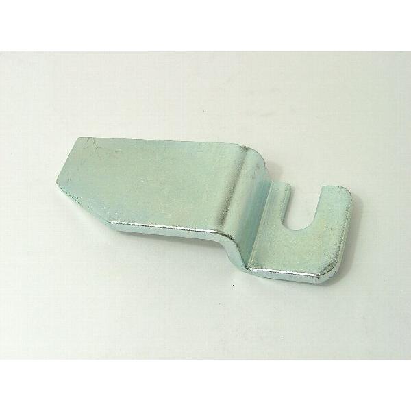 材質//スチール寸法//厚み：9mm×幅：65mm、段差：35mm、重量：0.78kg寸法図//画像よりご確認下さい（図は右用を示す）表面処理//三価メッキ仕様//16mmハンドル用、左用※主にアルミブロックに使用