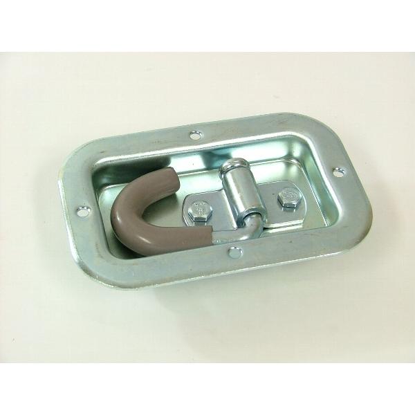 材質//スチール寸法//横：86×縦：132mm、フック径：φ9、重量：0.27kg寸法図//画像よりご確認下さい（図は右用を示す）表面処理//三価メッキ仕様//左用