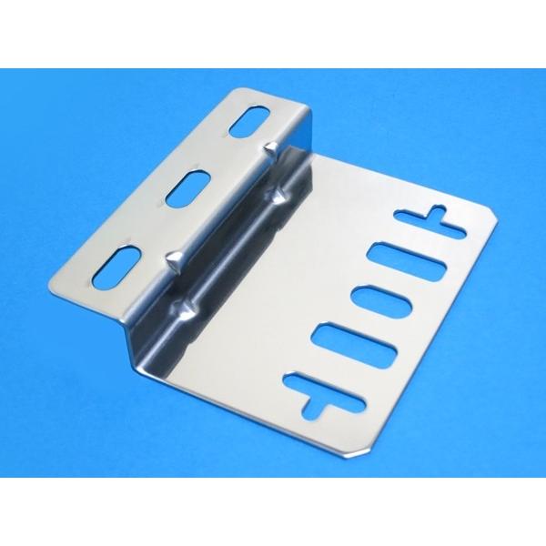 材質//ステンレスSUS430 BA寸法//74.5×21.5×30mm、板厚：1.5mm、ステー幅：115mm寸法図//画像よりご確認下さい 。仕様//クランク型、取付ピッチ：40・80・97mmに対応JANコード：49090024141...