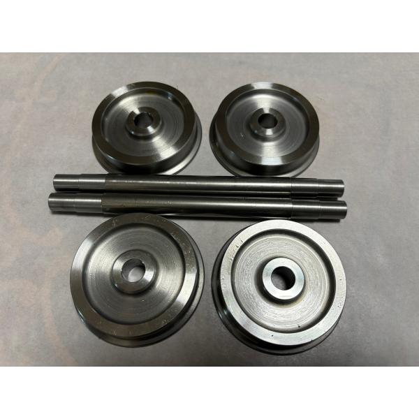 5インチゲージの車輪になります。車輪はΦ72、車軸はΦ14となります。両端軸受部分は、Φ12となります。本製品の車輪、車軸は組立されておりません。お客様ご自身で、金属用接着剤にて固定して下さい。●セット内容Φ72車輪　4枚Φ14車軸　2本