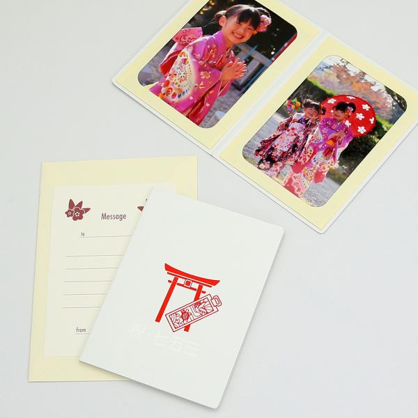 【基本仕様】Lサイズ収納、2ツ折2面（タテ・タテ） 【材質】表紙：紙（タント紙/100kg両面合紙）ポケット：紙（タント紙/100kg）メッセージカード：紙（マーメイド紙/115kg））封筒：紙（ボス紙/110kg） 【台紙厚さ】（折りたた...