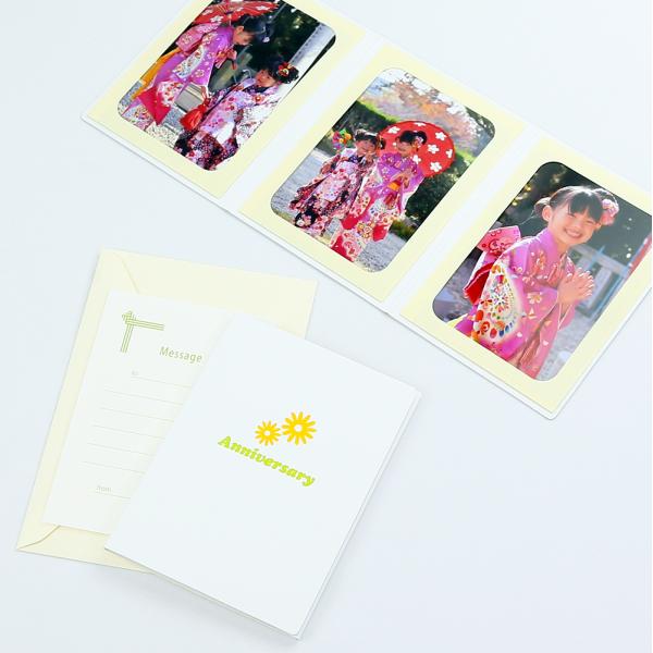 【基本仕様】Lサイズ収納、3ツ折3面（タテ・タテ・タテ） 【材質】表紙：紙（タント紙/100kg両面合紙）ポケット：紙（タント紙/100kg）メッセージカード：紙（マーメイド紙/115kg））封筒：紙（ボス紙/110kg） 【台紙厚さ】（折...