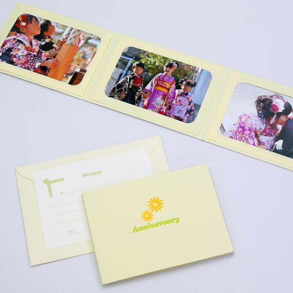 【基本仕様】Lサイズ収納、3ツ折3面（ヨコ・ヨコ・ヨコ）【材質】表紙：紙（タント紙/100kg両面合紙）ポケット：紙（タント紙/100kg）メッセージカード：紙（マーメイド紙/115kg））封筒：紙（ボス紙/110kg）【台紙厚さ】（折りた...