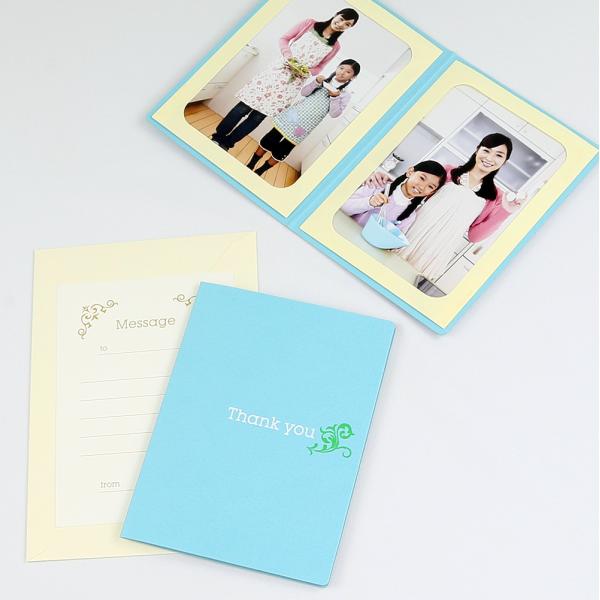 【基本仕様】Lサイズ収納、2ツ折2面（タテ・タテ） 【材質】表紙：紙（タント紙/100kg両面合紙）ポケット：紙（タント紙/100kg）メッセージカード：紙（マーメイド紙/115kg））封筒：紙（ボス紙/110kg） 【台紙厚さ】（折りたた...