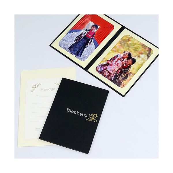 【基本仕様】2Lサイズ収納、2ツ折2面（タテ・タテ） 【材質】表紙：紙（タント紙/100kg両面合紙）ポケット：紙（タント紙/100kg）メッセージカード：紙（マーメイド紙/115kg））封筒：紙（ボス紙/110kg） 【台紙厚さ】（折りた...