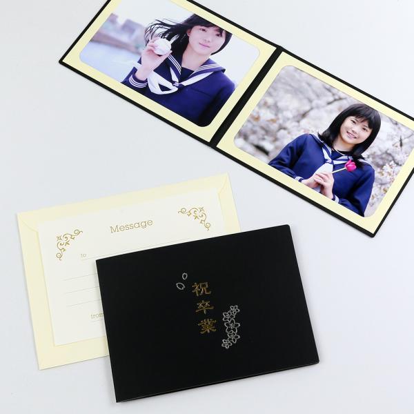 【基本仕様】2Lサイズ収納、2ツ折2面（ヨコ・ヨコ） 【材質】表紙：紙（タント紙/100kg両面合紙）ポケット：紙（タント紙/100kg）メッセージカード：紙（マーメイド紙/115kg））封筒：紙（ボス紙/110kg） 【台紙厚さ】（折りた...