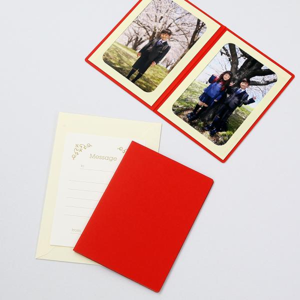 【基本仕様】Lサイズ収納、2ツ折2面（タテ・タテ） 【材質】表紙：紙（タント紙/100kg両面合紙）ポケット：紙（タント紙/100kg）メッセージカード：紙（マーメイド紙/115kg））封筒：紙（ボス紙/110kg） 【台紙厚さ】（折りたた...