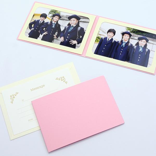 【基本仕様】はがきサイズ収納、2ツ折2面（ヨコ・ヨコ） 【材質】表紙：紙（タント紙/100kg両面合紙）ポケット：紙（タント紙/100kg）メッセージカード：紙（マーメイド紙/115kg））封筒：紙（ボス紙/110kg） 【台紙厚さ】（折り...