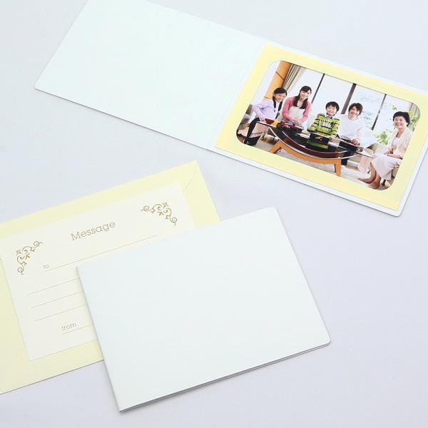 【基本仕様】基本仕様： 2Lサイズ収納、2ツ折1面（ヨコ） 【材質】表紙：紙（タント紙/100kg両面合紙）ポケット：紙（タント紙/100kg）メッセージカード：紙（マーメイド紙/115kg））封筒：紙（ボス紙/110kg） 【台紙厚さ】（...