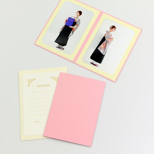 【基本仕様】はがきサイズ収納、2ツ折2面（タテ・タテ） 【材質】表紙：紙（タント紙/100kg両面合紙）ポケット：紙（タント紙/100kg）メッセージカード：紙（マーメイド紙/115kg））封筒：紙（ボス紙/110kg） 【台紙厚さ】（折り...