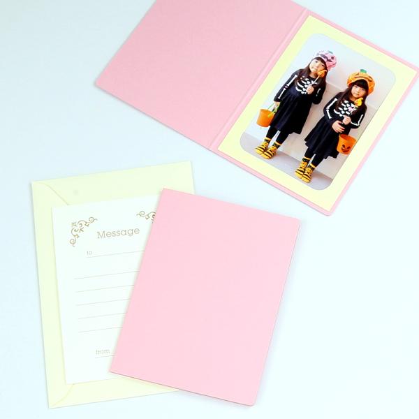 【基本仕様】Lサイズ収納、2ツ折1面（タテ）【材質】表紙：紙（タント紙/100kg両面合紙）ポケット：紙（タント紙/100kg）メッセージカード：紙（マーメイド紙/115kg））封筒：紙（ボス紙/110kg） 【台紙厚さ】（折りたたみ時）3...