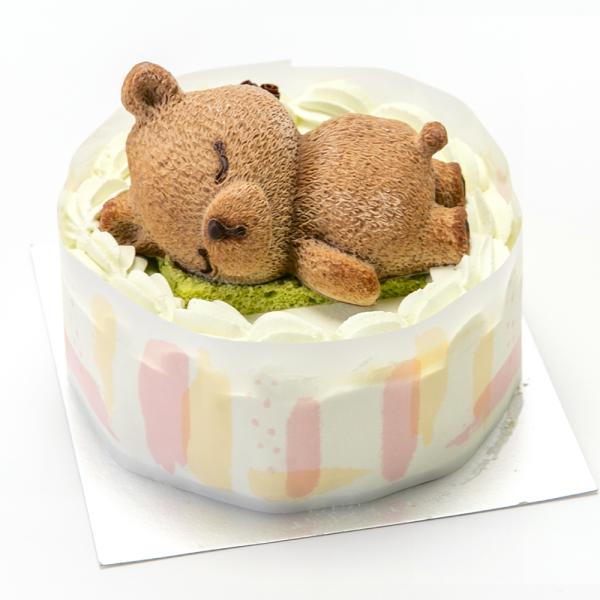 鶴岡市の和洋菓子店が手がけるホールケーキ。ふわふわのスポンジの上に、大きなくまがスヤスヤと眠っています。インパクトのある可愛らしいケーキは、お子様の誕生日にもおすすめです！鶴岡市の藤田菓子舗は、創業90年以上の和洋菓子店。今回は、とっても可...