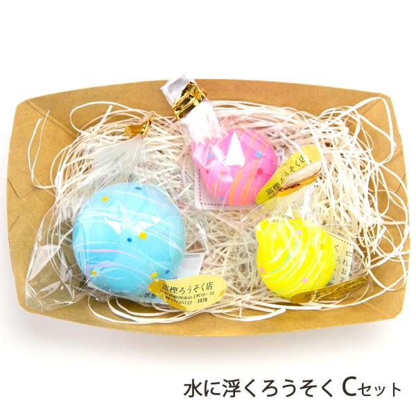 職人の熟練の技術で絵付けした、コロンと丸いろうそくです。お好みの容器に水を張り、火を着けたろうそくを浮かべてお楽しみください。そのまま飾っても可愛い絵ろうそくは、プチギフトにもぴったり！鶴岡市の「富樫ろうそく店」から、「水に浮くろうそく」を...