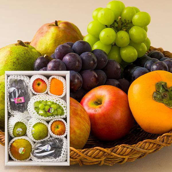 山形の旬のフルーツがたっぷり詰まったフルーツセットです。ぶどう、桃、和梨、洋梨、柿などを詰め合わせてお届けします。