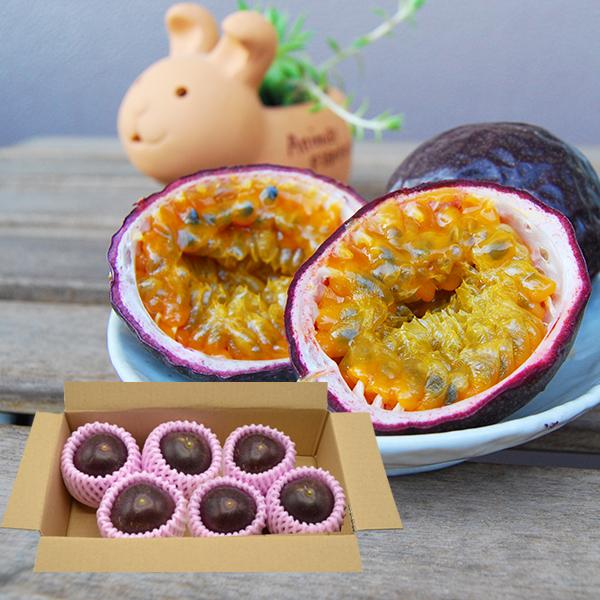 トロピカルな南国の香りと甘酸っぱくて濃厚な味わいのとろける果肉！種のプチプチ食感も楽しい！果実を半分に切って、タネごとスプーンですくって食べたり、 アイスクリームにかけるのもおすすめです。 また、ヨーグルトにまぜたり、なんと甘酒にまぜても美...