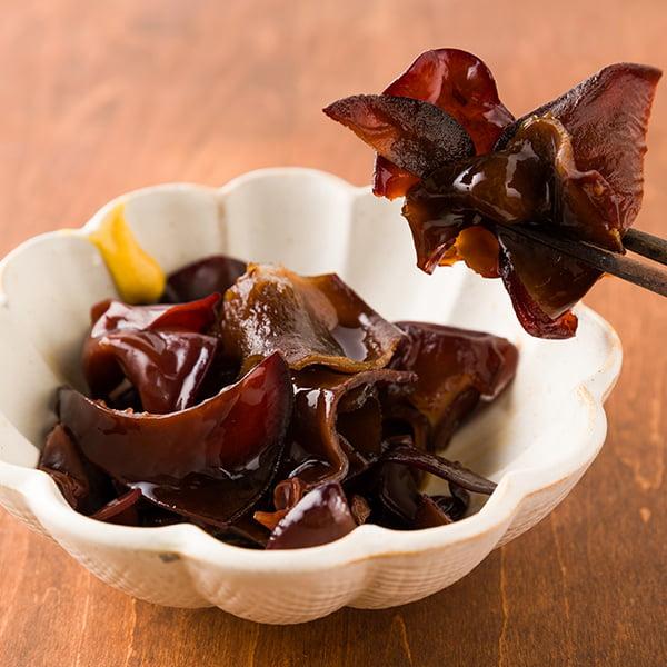 肉厚で食べごたえあり！山形県鶴岡市で栽培されている国産干しきくらげです。水で戻してからさっと湯がいて辛子醤油で食べたり、炒め物、スープや鍋の具にもぴったりです。キクラゲのぷりぷりした食感をお楽しみください。