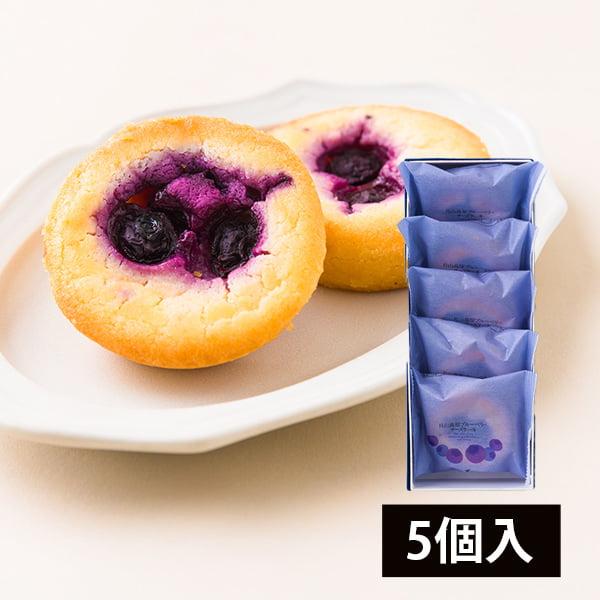 「月山高原ブルーベリーチーズケーキ」の特別な美味しさは、素材選びと配合の妙にあります。主役となるブルーベリーは、月山高原・鈴木農園の無農薬・有機栽培のものだけを使用。一粒一粒に凝縮された自然の甘みと酸味が、チーズケーキに深い味わいを与えてい...
