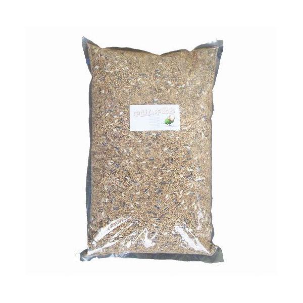 【特徴】中型インコやオカメインコなどが好んで食べるヒエやアワなどの飼料を最適にブレンドしました。【仕様】原材料：ムキオーツ、玄アワ、玄ヒエ、カナリヤシード、麻の実、大型ひまわり、サフラワー内容量：5kg対象動物：中型インコ、オカメインコなど