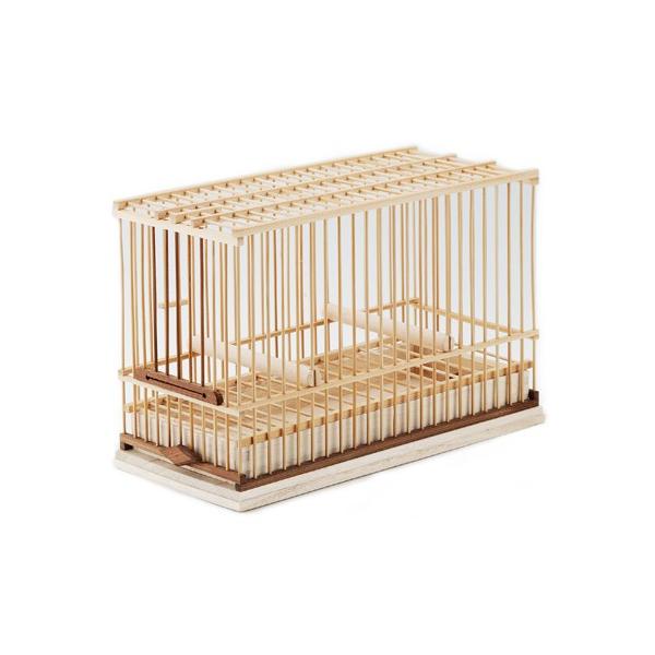 【特長】 小鳥が一番落ち着く定番の竹製鳥カゴです。 【仕様】・サイズ：間口135×奥行280×高さ180(mm)・セット内容：竹かご、止り木、チョコ掛け・メーカー：NPF（ナチュラルペットフーズ・生産国：中国