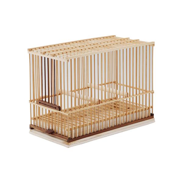 【特長】小鳥が一番落ち着く定番の竹製鳥カゴです。【仕様】・サイズ：幅155×奥行305×高さ220(mm)・セット内容：竹かご、止り木、チョコ掛け・生産国：中国