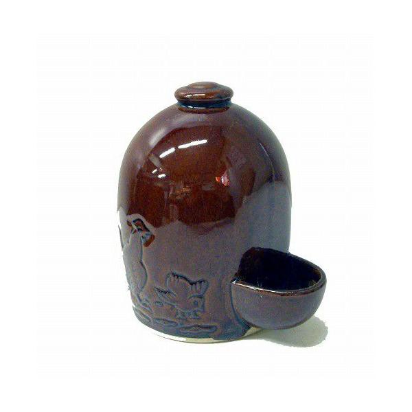 小鳥の水のみ【特徴】安定感があり鳥が上部に乗っても倒れにくくなっています。昔からの定番デザインの水入れです。【仕様】 サイズ：φ90×130 mm材質：陶器