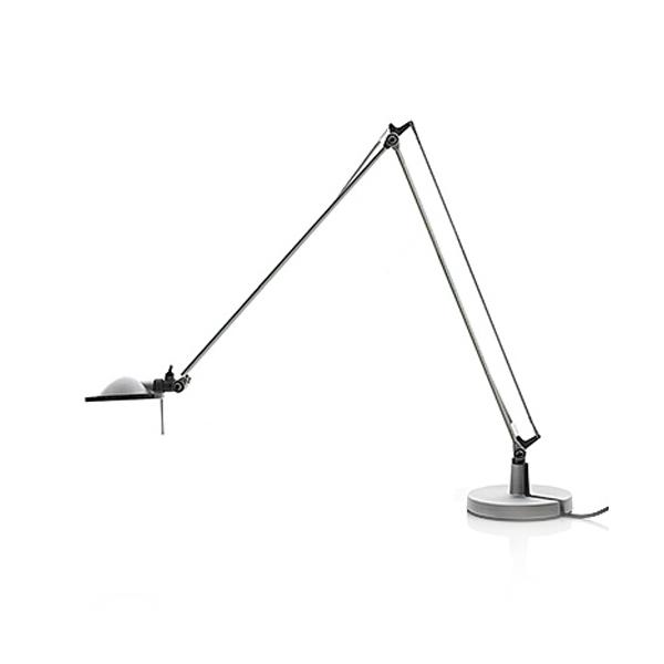 ベレニーチェは、1985年の発売以来30年以上にわたり世界中で愛され続けているタスクライト。繊細な操作が可能なアーム、柔軟で軽やかに動くヘッドなど、デスクライトに求められる機能を高水準で備え、必要な場所に十分な光を届けます。このタイプの照明...