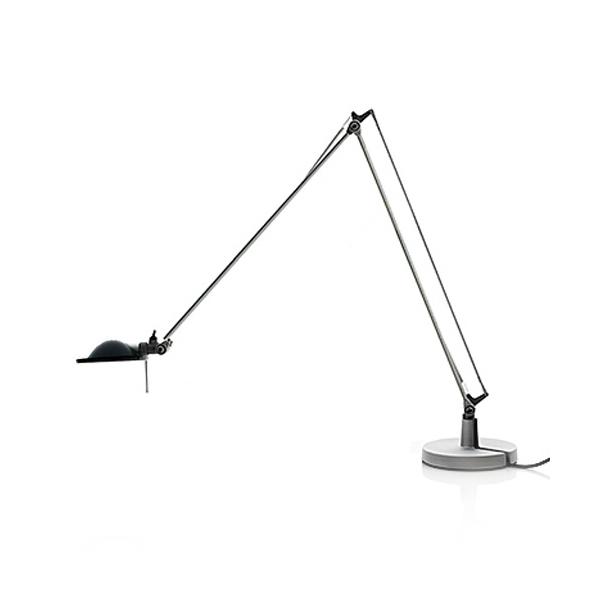 ベレニーチェは、1985年の発売以来30年以上にわたり世界中で愛され続けているタスクライト。繊細な操作が可能なアーム、柔軟で軽やかに動くヘッドなど、デスクライトに求められる機能を高水準で備え、必要な場所に十分な光を届けます。このタイプの照明...