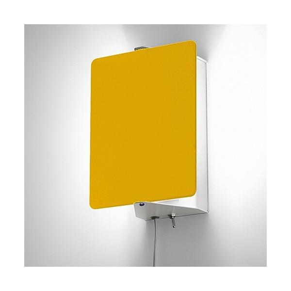 シャルロット・ペリアンはパリの装飾美術中央連合学校在学中より、照明器具に興味を持ち、芸術産業奨励機関の照明コンペにおいて銀賞を受賞。20年代にてがけた低予算物件には工業製品を照明器具として採用。30年代には円筒状の旋回型反射板の照明器具を空...