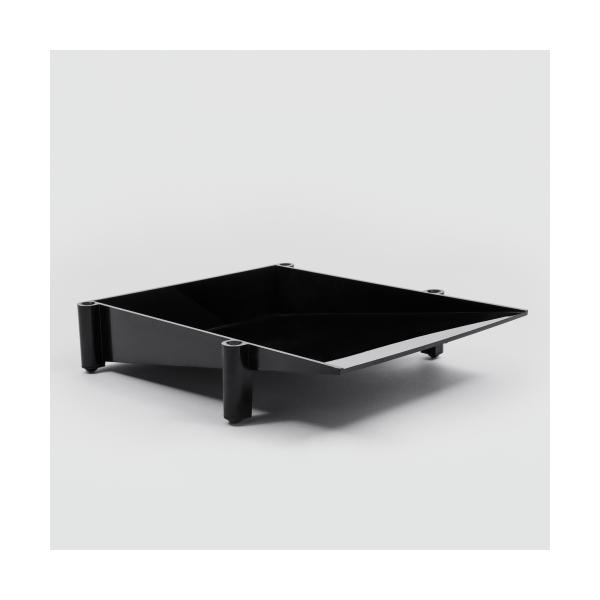 「Sumatra」はシャープなデザインが美しい書類トレー。プラスティックによるエッジの立った仕上げにエンツォ・マーリらしい鋭い造形感覚が感じられます。単体での使用はもちろん、互い違いにスタッキングして使用することができ、限られたスペースの中...