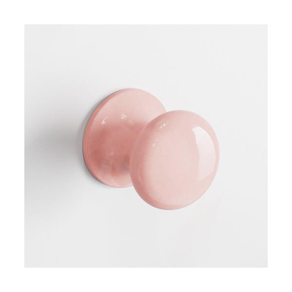 「Knook Knob」は大理石やセラミックの素材感を活かしたコートフック。デザインを手掛けたヘルツォーク &amp; ド・ムーロンは建築界のノーベル賞とも呼ばれるプリツカー賞を受賞する世界的な建築家。彼らの建築は石材やガラス、大胆に加工さ...