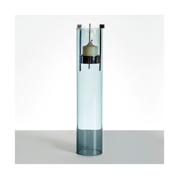 1961年、Bruno Munari（ブルーノ・ムナーリ）によるキャンドルスタンド「STROMBOLI（ストロンボリ）」の復刻版。ストロンボリは光を通しつつ光源であるキャンドルの位置を上げるガラスの筒、上端からキャンドルを吊り下げるための金...