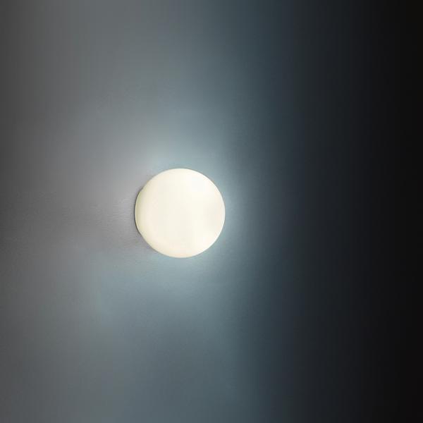 イタリアの高級照明ブランド Artemide（アルテミデ）のアイコンであるトロメオを生み出したミケーレ・デ・ルッキが手がけた照明コレクション。<br><br>シーリング（天井）にもウォール（壁）にも設置可能なミニマル...