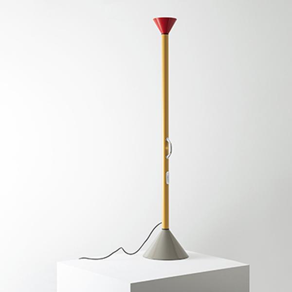 CALLIMACO（カリマコ）は、1980年代にイタリア・ミラノで誕生した前衛的なデザイン集団「Memphis Group（メンフィス・グループ）」の創設者エットーレ・ソットサスによって生み出されたフロアライトです。<br>&l...