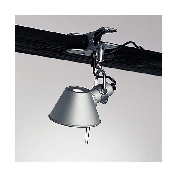 世界的に人気の高いトロメオシリーズのスポットライトです。 バイスで挟むだけで簡単な設置と移動ができますので、棚やベッドのヘッドボードに取りつけて照らすことができます。