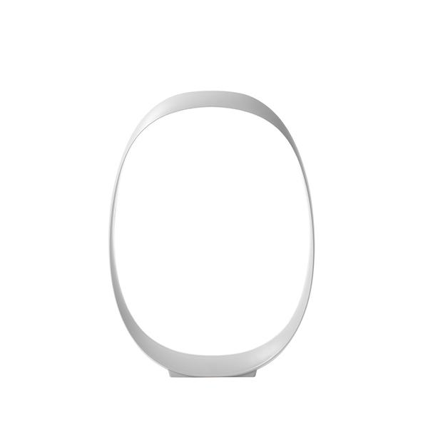 フォスカリーニは1981年ヴェネツィアで設立された照明ブランドです。イタリアンデザインのビジョンやクラフトマンシップを継承しながら、外部のデザイナーと積極的にコラボレーションを行い、数多くのデザイン照明を発表しています。詩情や審美的な視点と...