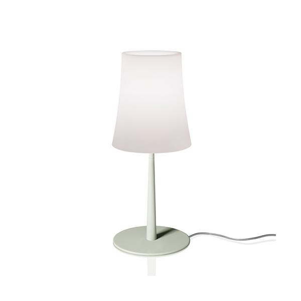 フォスカリーニは1981年ヴェネツィアで設立された照明ブランドです。イタリアンデザインのビジョンやクラフトマンシップを継承しながら、外部のデザイナーと積極的にコラボレーションを行い、数多くのデザイン照明を発表しています。詩情や審美的な視点と...