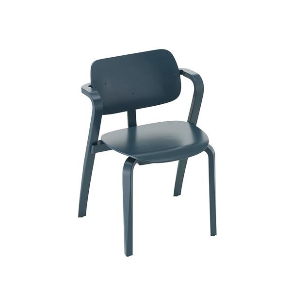 Aslak（アスラック）チェアは、フィンランド ミッドセンチュリーを代表する家具デザイナーの一人、Ilmari Tapiovaara（イルマリ・タピオヴァーラ）が手がけたアームチェア。氏の代表作である「ドムスチェア」同様、人の身体に沿った座...