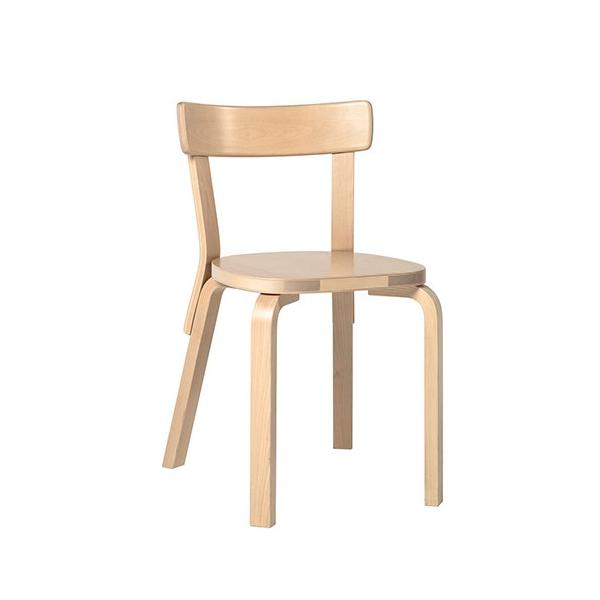 フィンランドの巨匠、アルヴァ・アアルトの代表作の一つ。特許を取ったL字型の脚は、ムクのバーチ材を曲げるための工夫と、座面とのシンプルな接合で、永年のロングセラーとなっています。大き目の座面と、背中に心地よくフィットする背板が特徴のチェア「6...