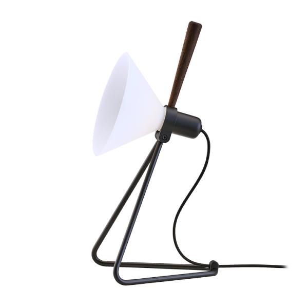 場所を選ばず自由に持ち運べる軽快さと、タイムレスなシンプルデザインが魅力のスポット。必要な場所にさっと移動できるコンパクトなフォルムと、好みの高さに調整できる調光機能を備えています。付属パーツで壁掛け照明としても使える自在さが、暮らしに合わ...